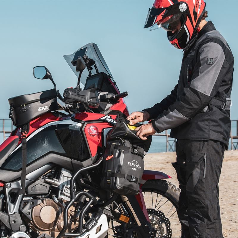 Bolsa de Carga Givi Canyon (8 Litros) - GRT722 - Grid Motors